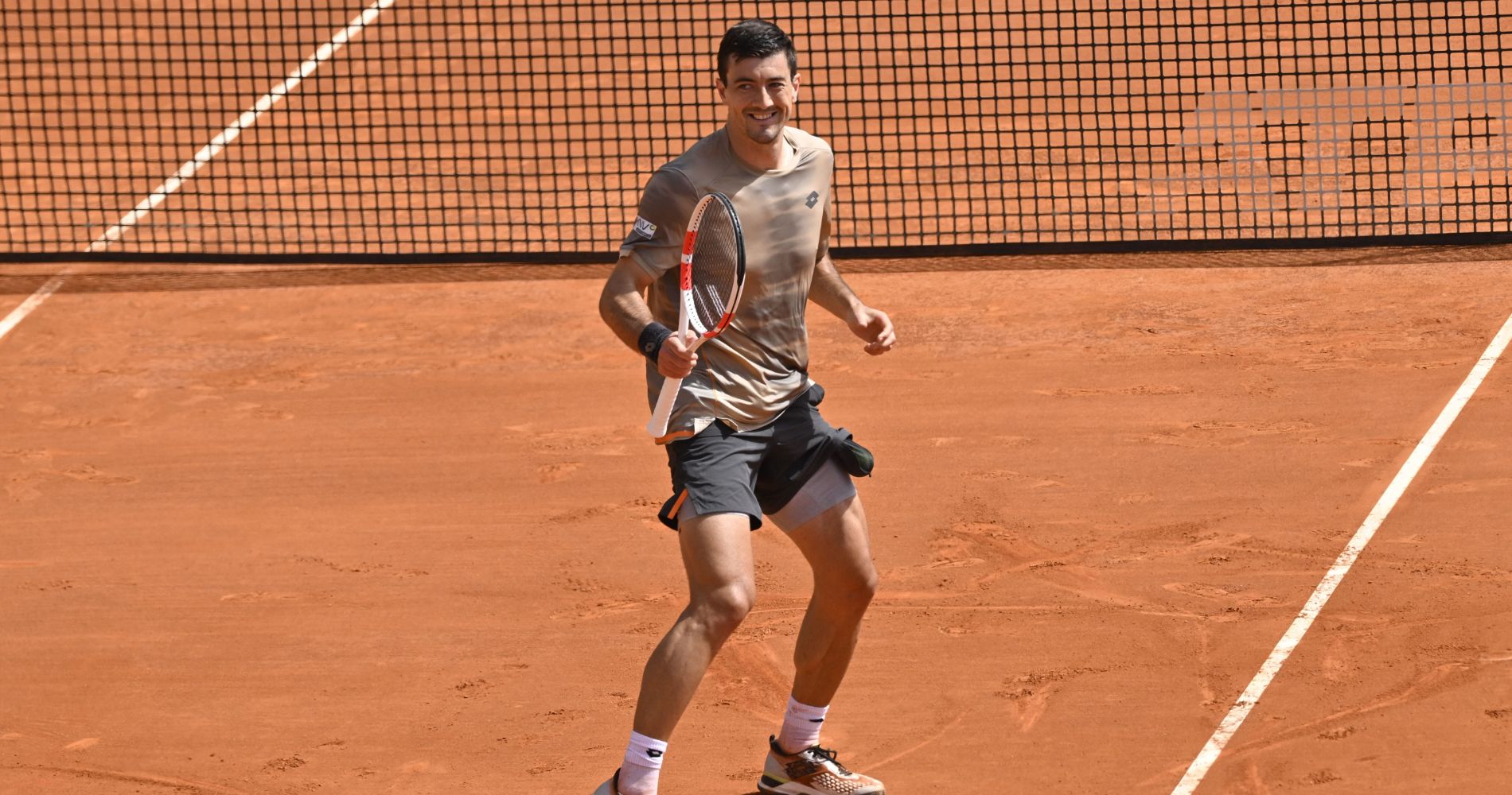 Roland-Garros: Ofner comes back from two sets down in dramatic first ...