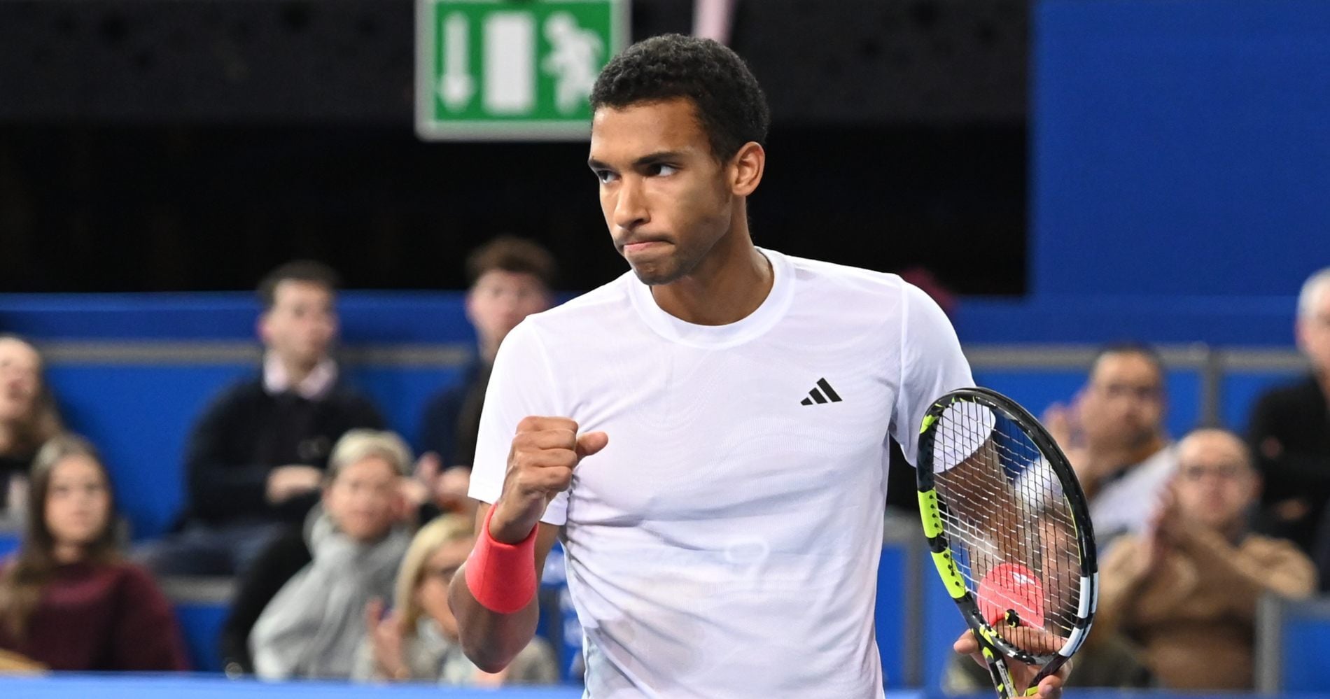 Auger-Aliassime survives VAR moment to advance in Dubai - Tennis Majors