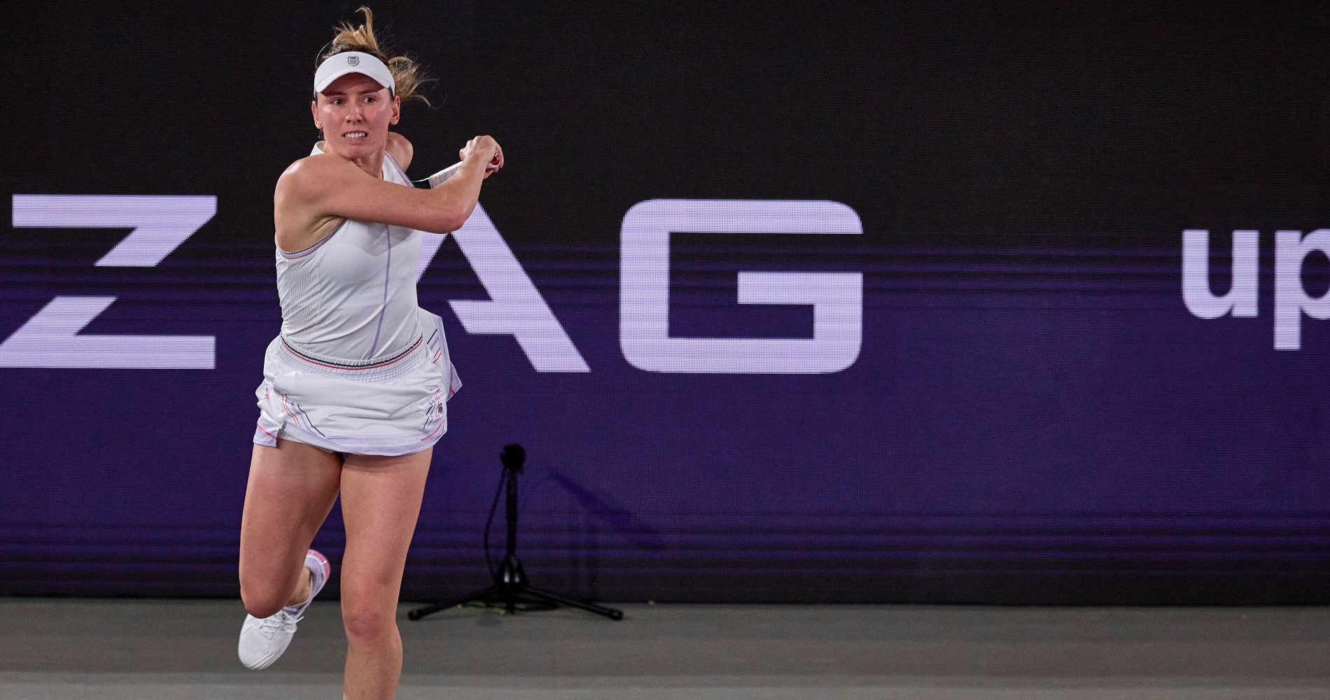 Alexandrova maintains winning streak to reach last eight in Qatar ...