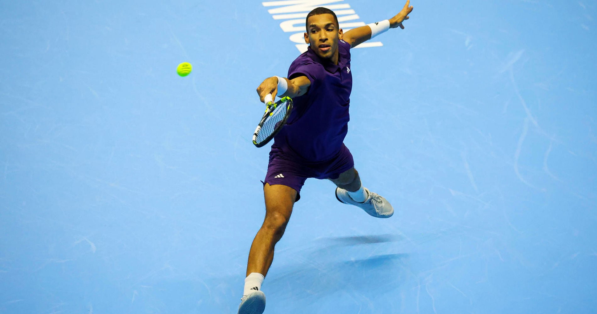 Felix Auger-Aliassime reinforced his chances of qualification (and those of Sinner) by defeating ...