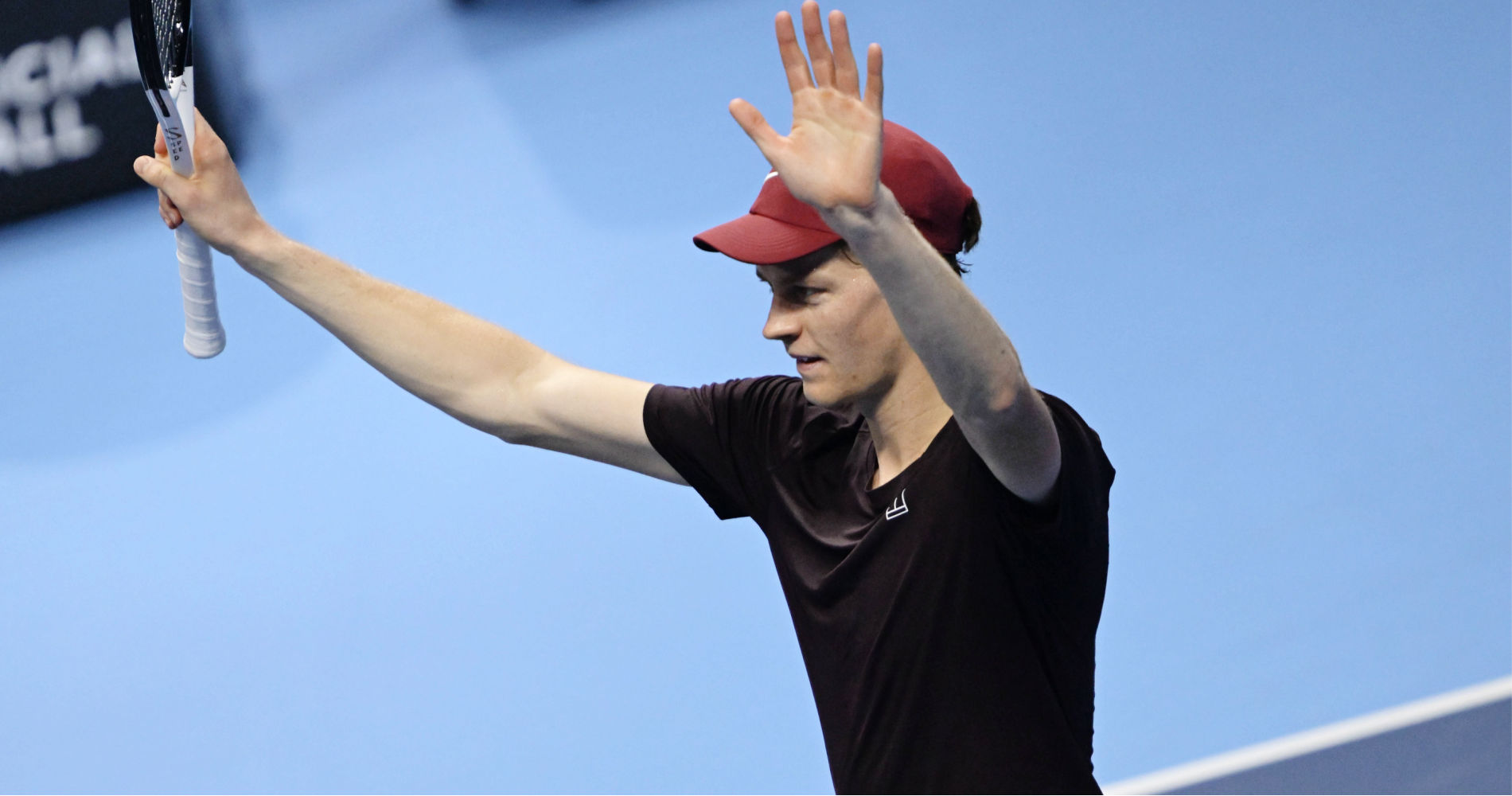 Sinner conserve son titre aux ATP Finals en dominant Alcaraz (de peu ...